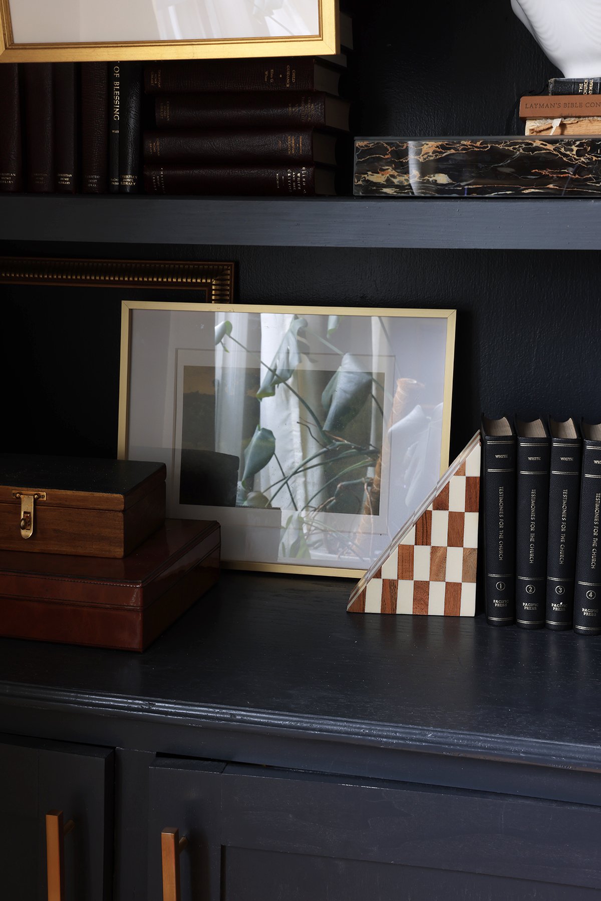 14+ Aesthetically-Pleasing Decor to Put on Your Shelves